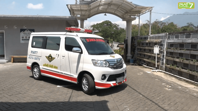 Penyerahan Ambulans dari PT Penerbit Erlangga kepada MTs Al Irsyad ...